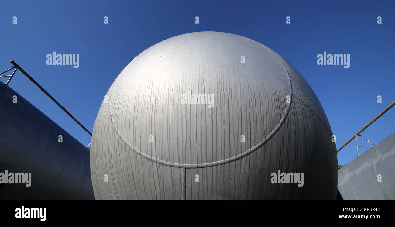 cylinders under pressure for gas storage in the open industrial plant ...