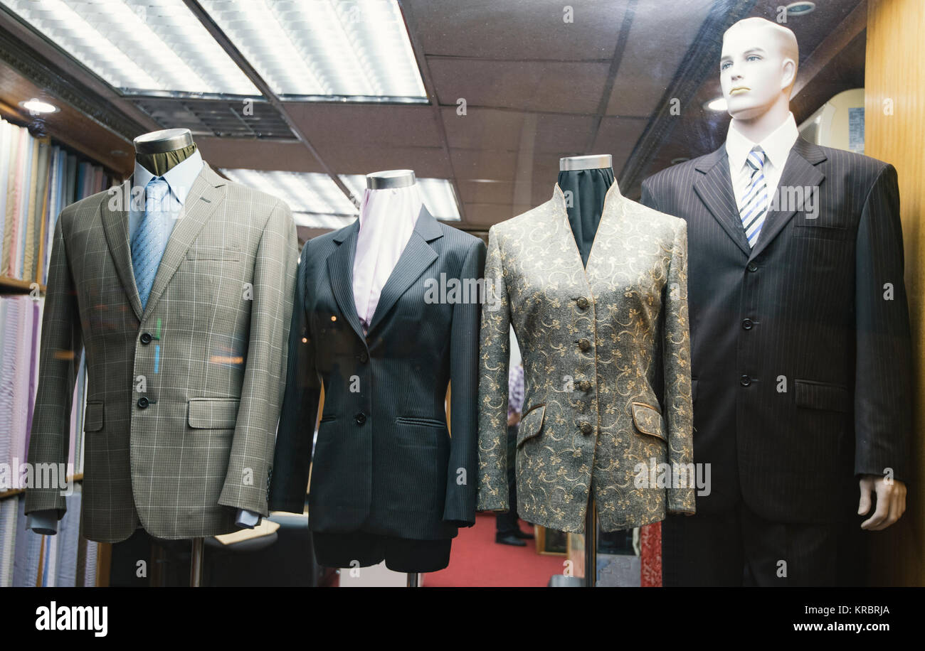 Lifestyle center storefront boutique hi-res stock photography and ...