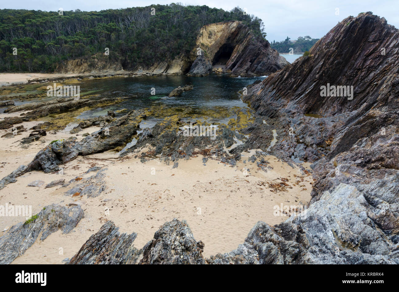 Rocky coast and cliffs, Guerilla Bay, New South Wales, Australia Stock ...