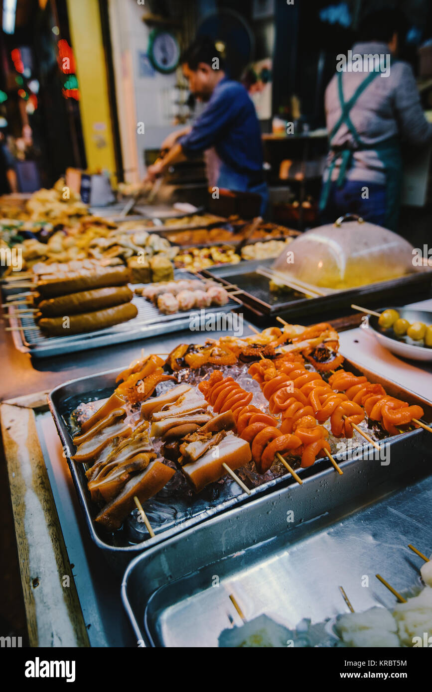 Hong Kong, China - Street food in Hong Kong city center Stock Photo - Alamy