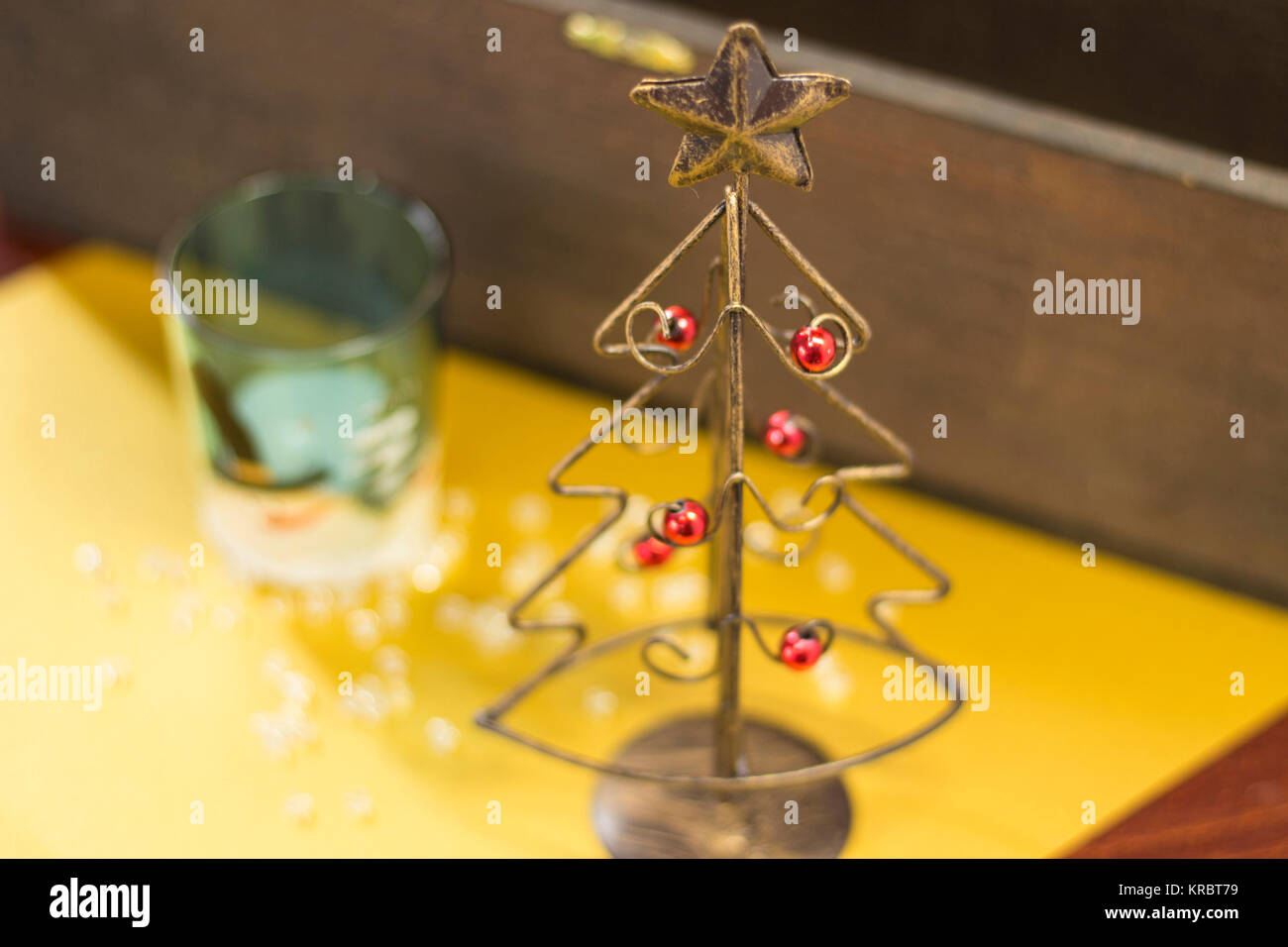 Christmas tree made of wire Stock Photo - Alamy