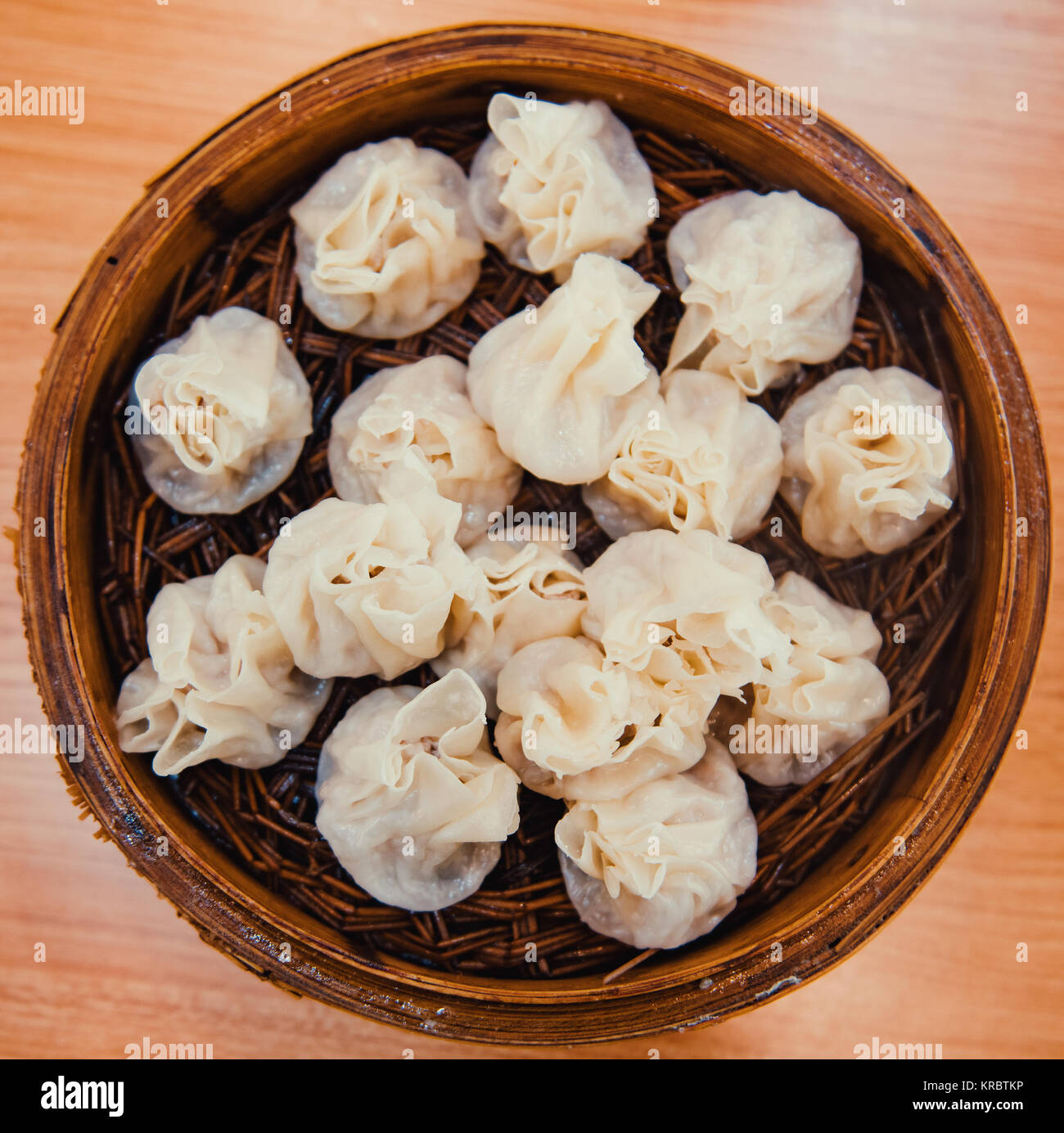 Steamed chinese soup dumpling hi-res stock photography and images - Alamy