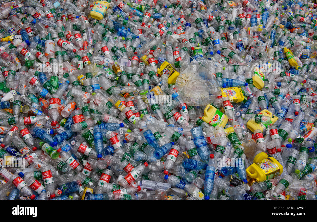 Pile of plastic bottles hi-res stock photography and images - Alamy