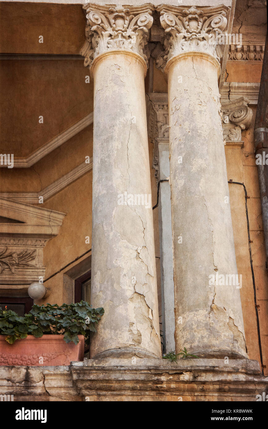 Old classic structure hi-res stock photography and images - Alamy