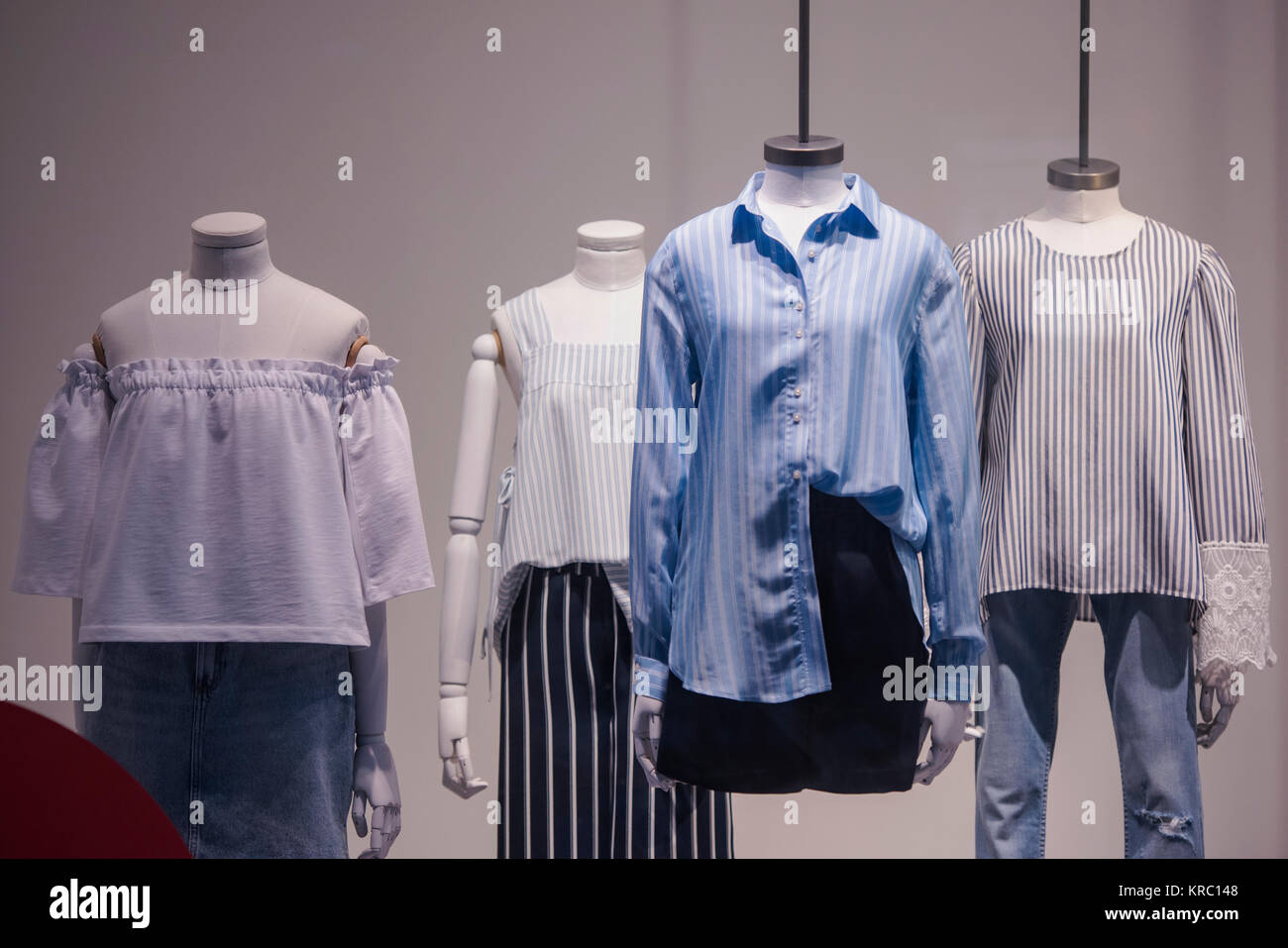 Outfit showcase hi-res stock photography and images - Alamy