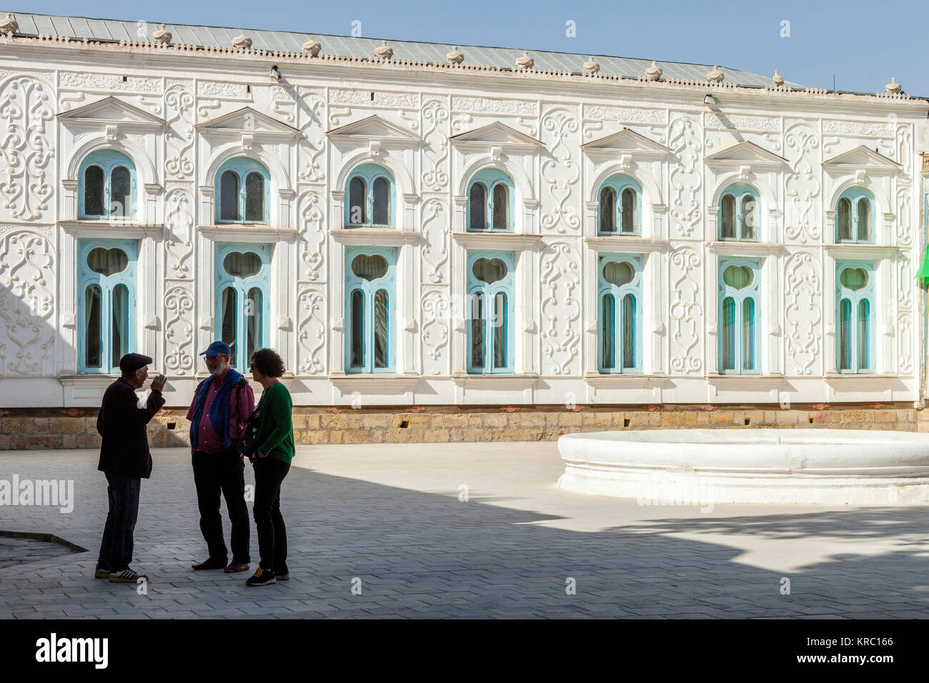 Asian visitors tour guide hi-res stock photography and images - Alamy