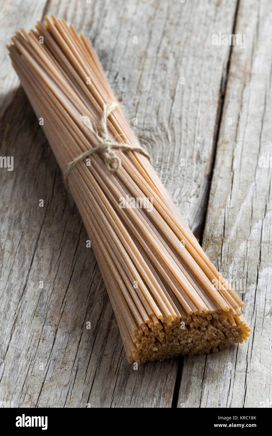 Whole wheat spaghetti Stock Photo - Alamy
