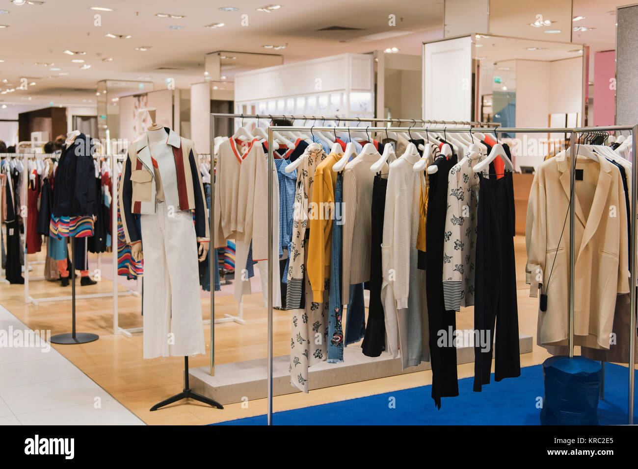 Casual clothes shop interior hi-res stock photography and images - Alamy
