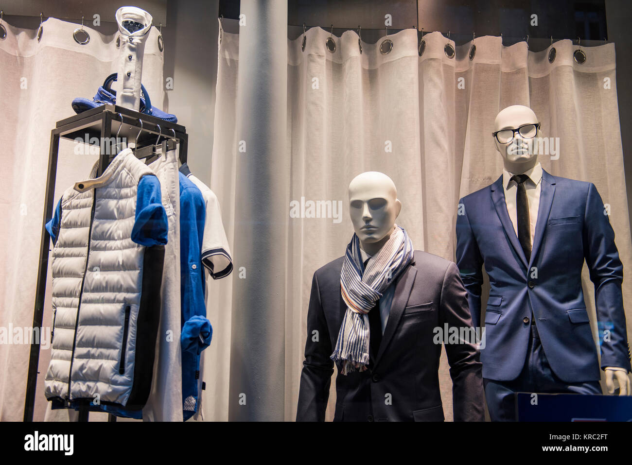 Mens department store paris hi-res stock photography and images - Alamy