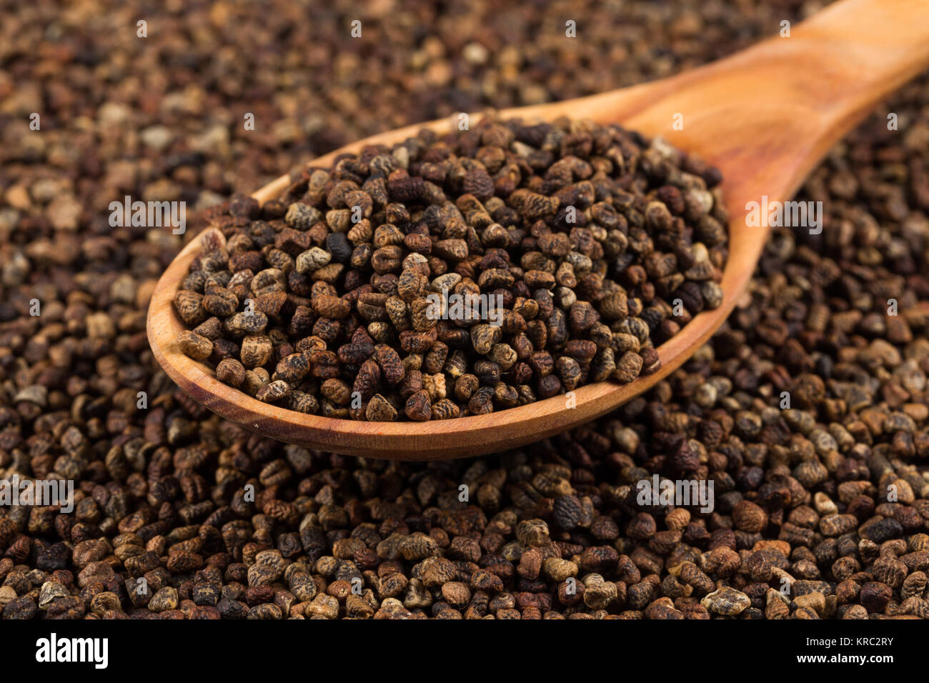 Decorticated cardamom seeds Stock Photo - Alamy