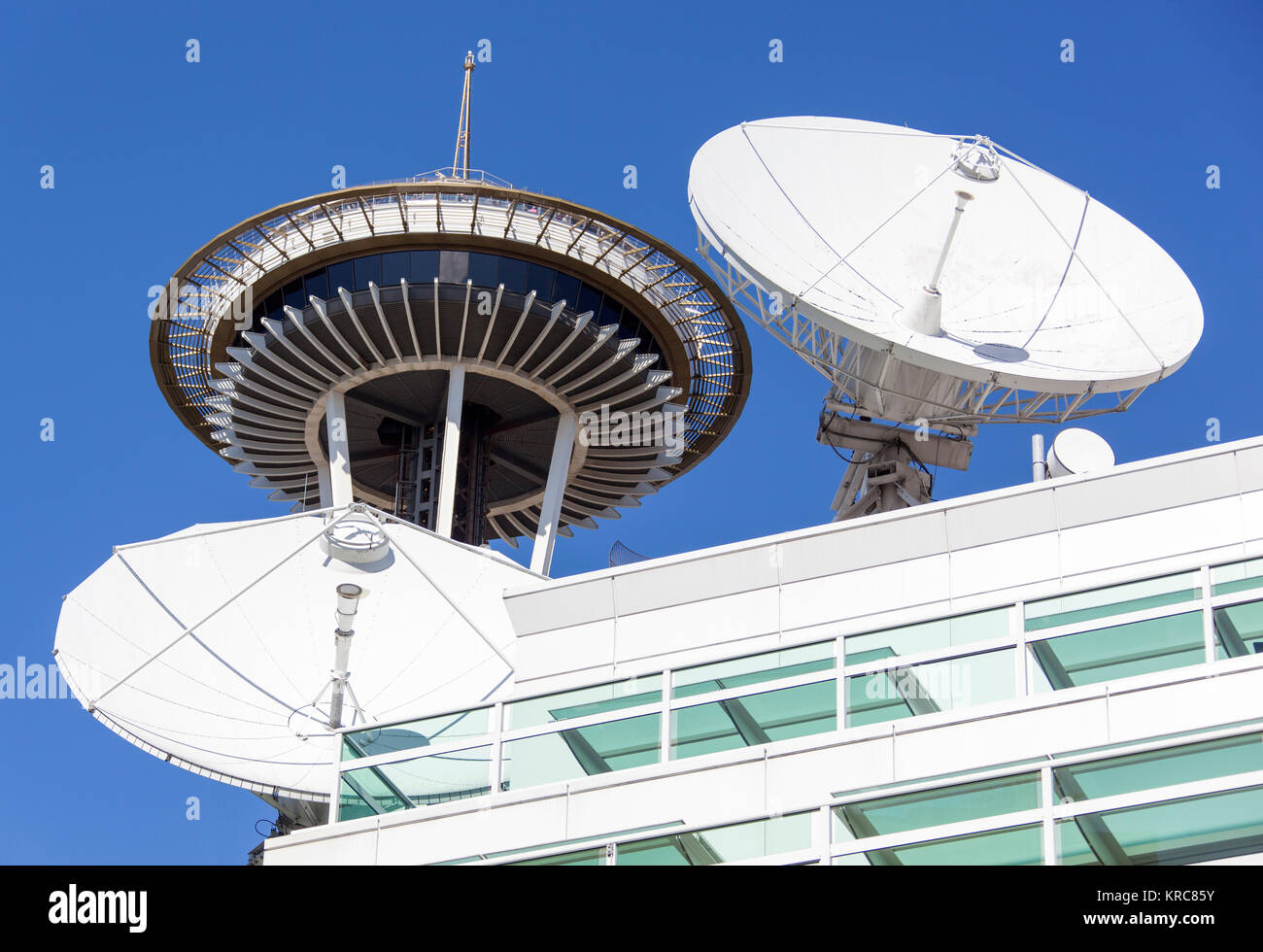 Futuristic white buildings city hi-res stock photography and images - Alamy