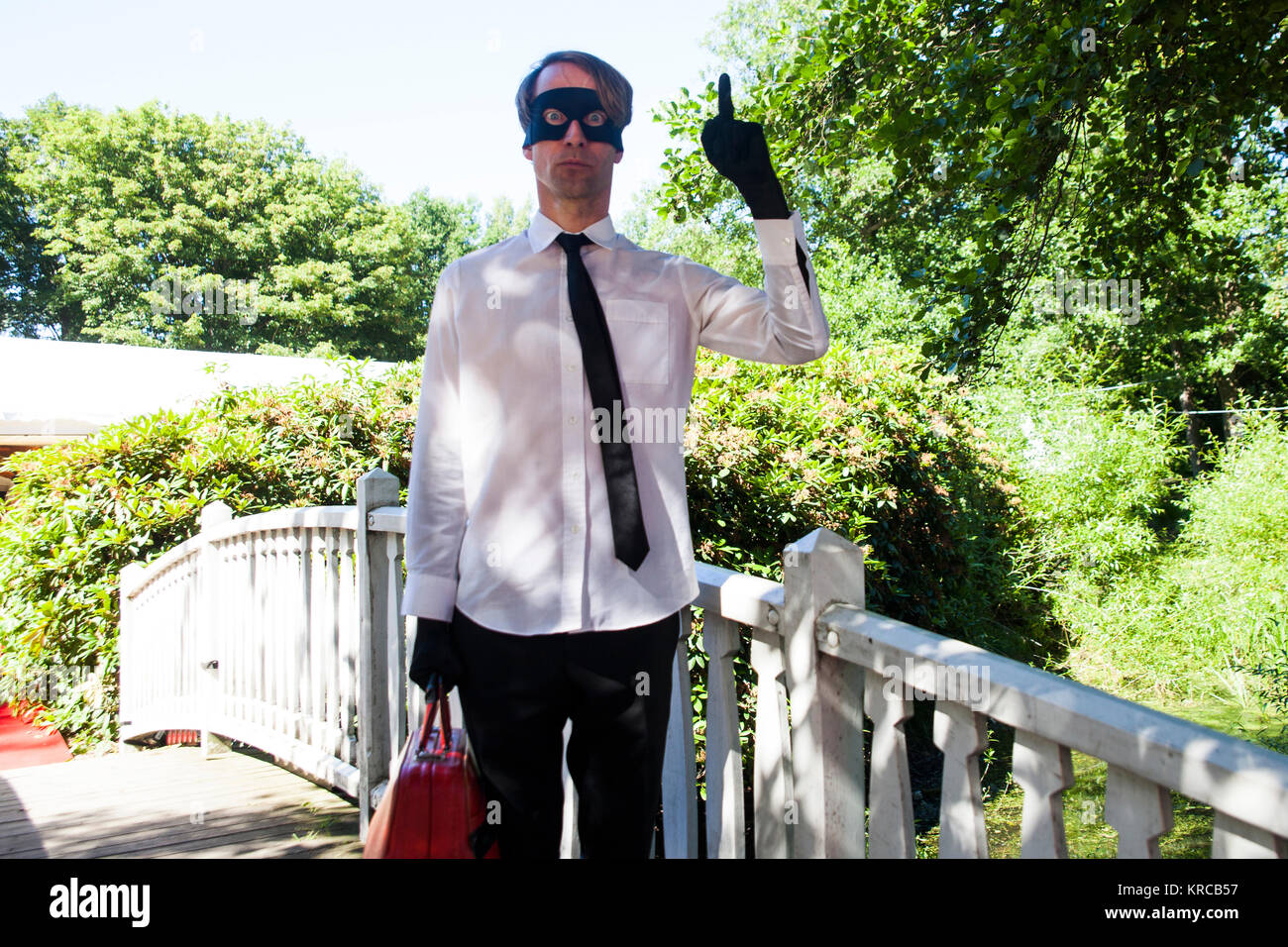 Thomas Öberg, singer of the Swedish indie rock band Bob Hund, is here ...