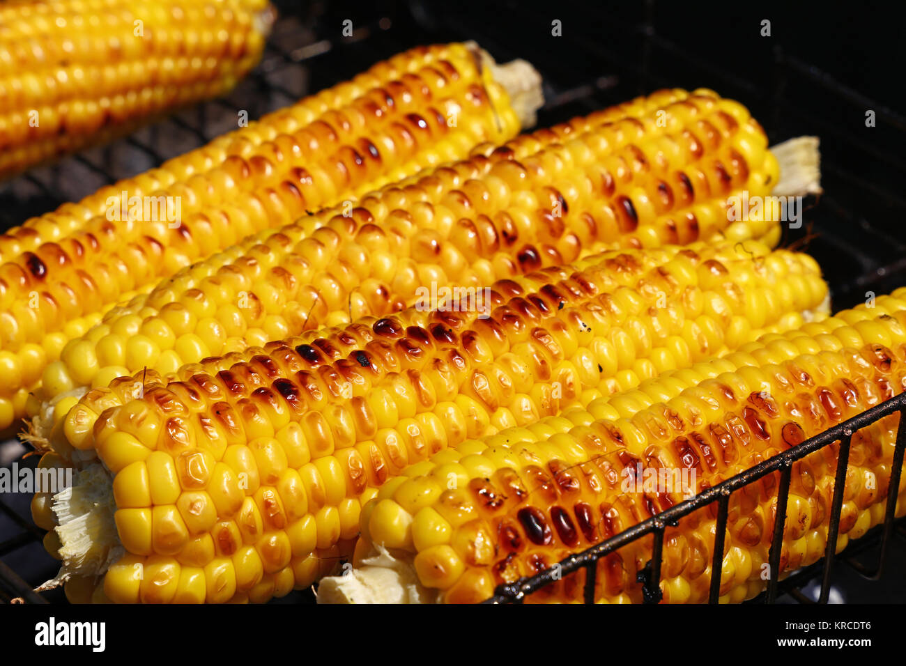 Cooked corn cobs on barbecue grill Stock Photo - Alamy