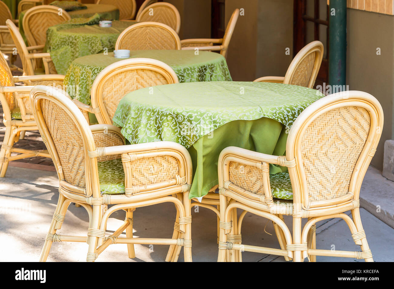 View of empty outdoor table of restaurant Stock Photo - Alamy