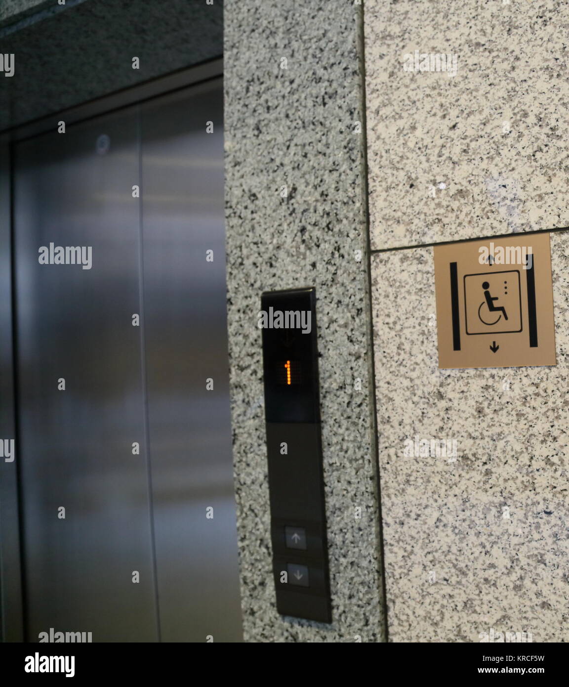 Elevator sign hi-res stock photography and images - Alamy