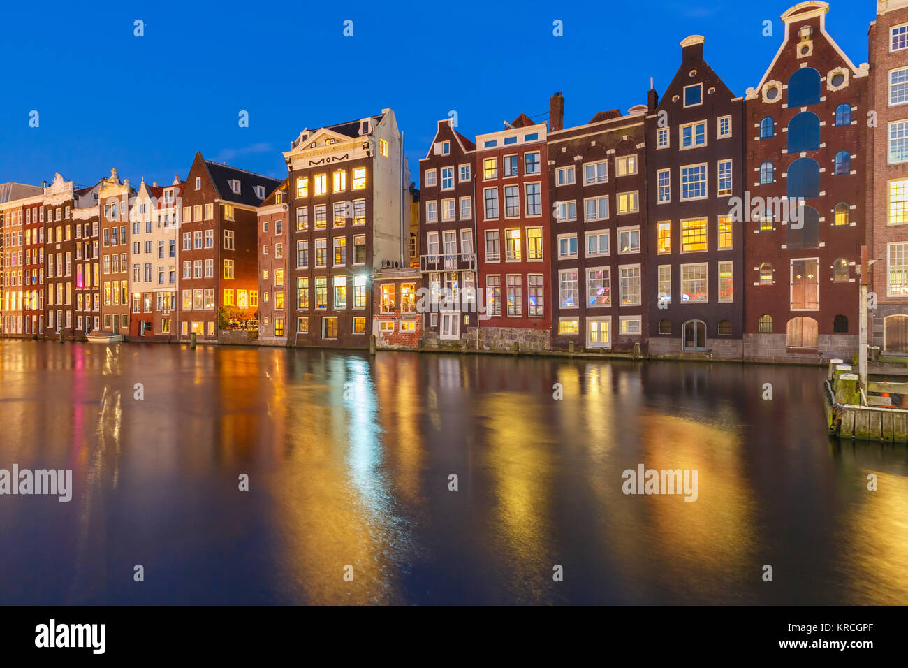 Dutch dancing houses hi-res stock photography and images - Alamy