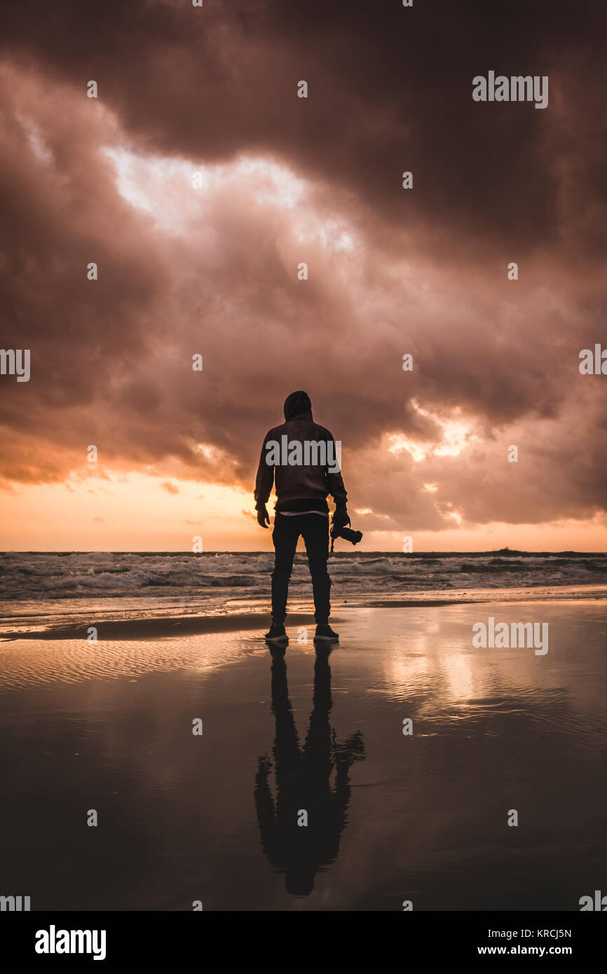 Alone against the elements hi-res stock photography and images - Alamy