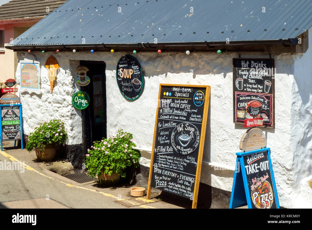 Quaint cafe hi-res stock photography and images - Alamy