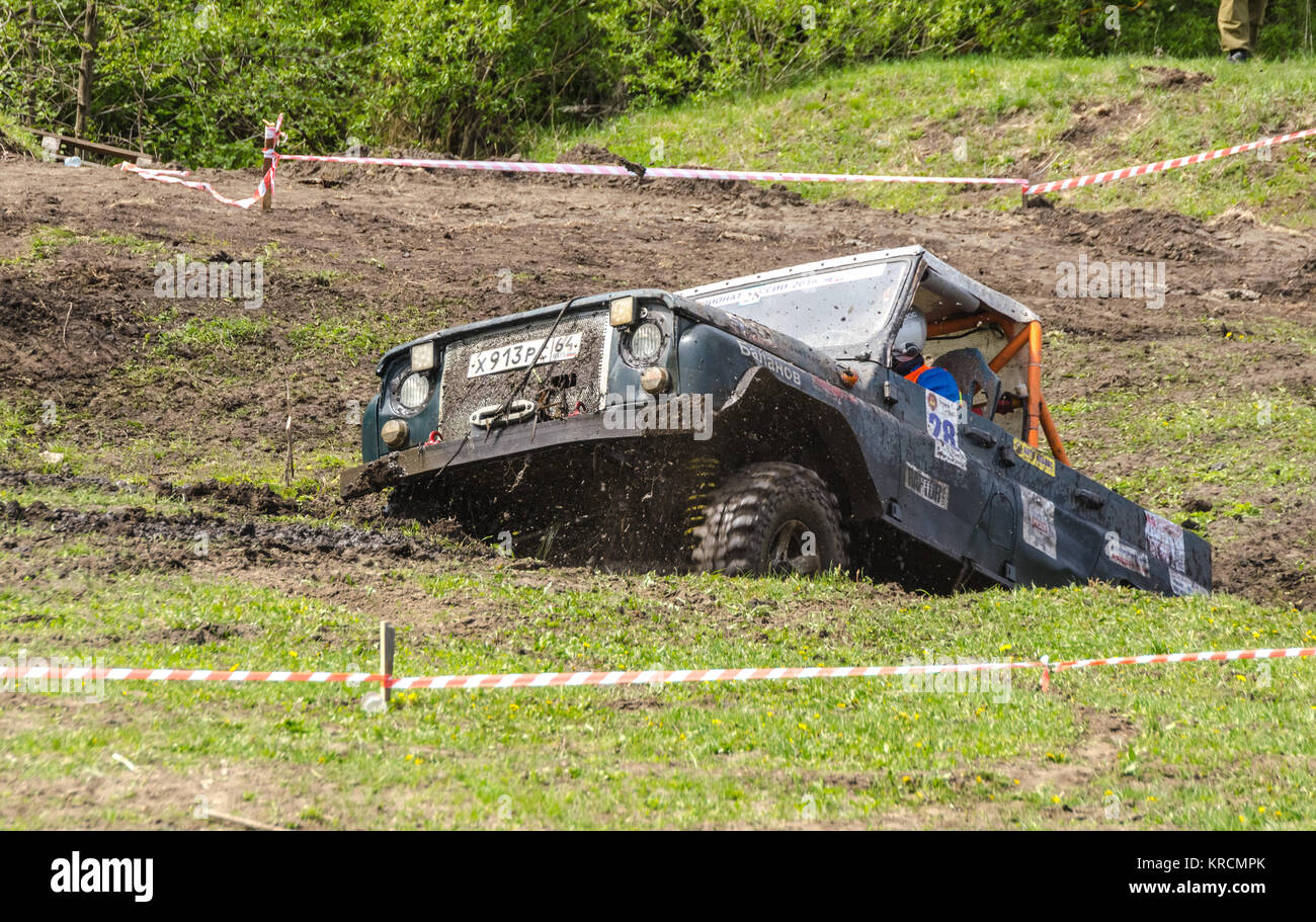 SALOVKA, RUSSIA - MAY 5, 2017: Racing of off-road cars in the marshes ...