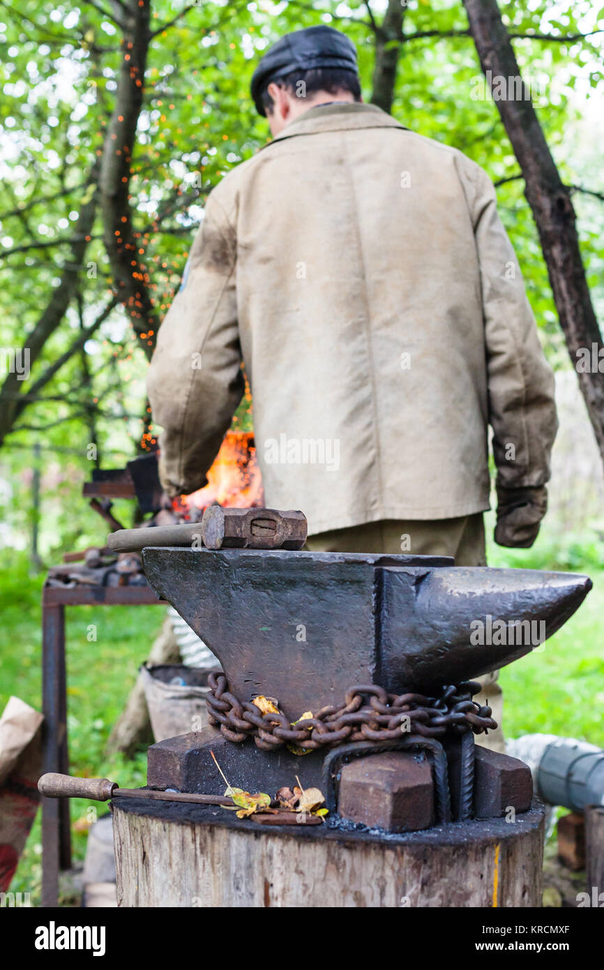 anvil in in outdoor rural smithy and blacksmith Stock Photo - Alamy