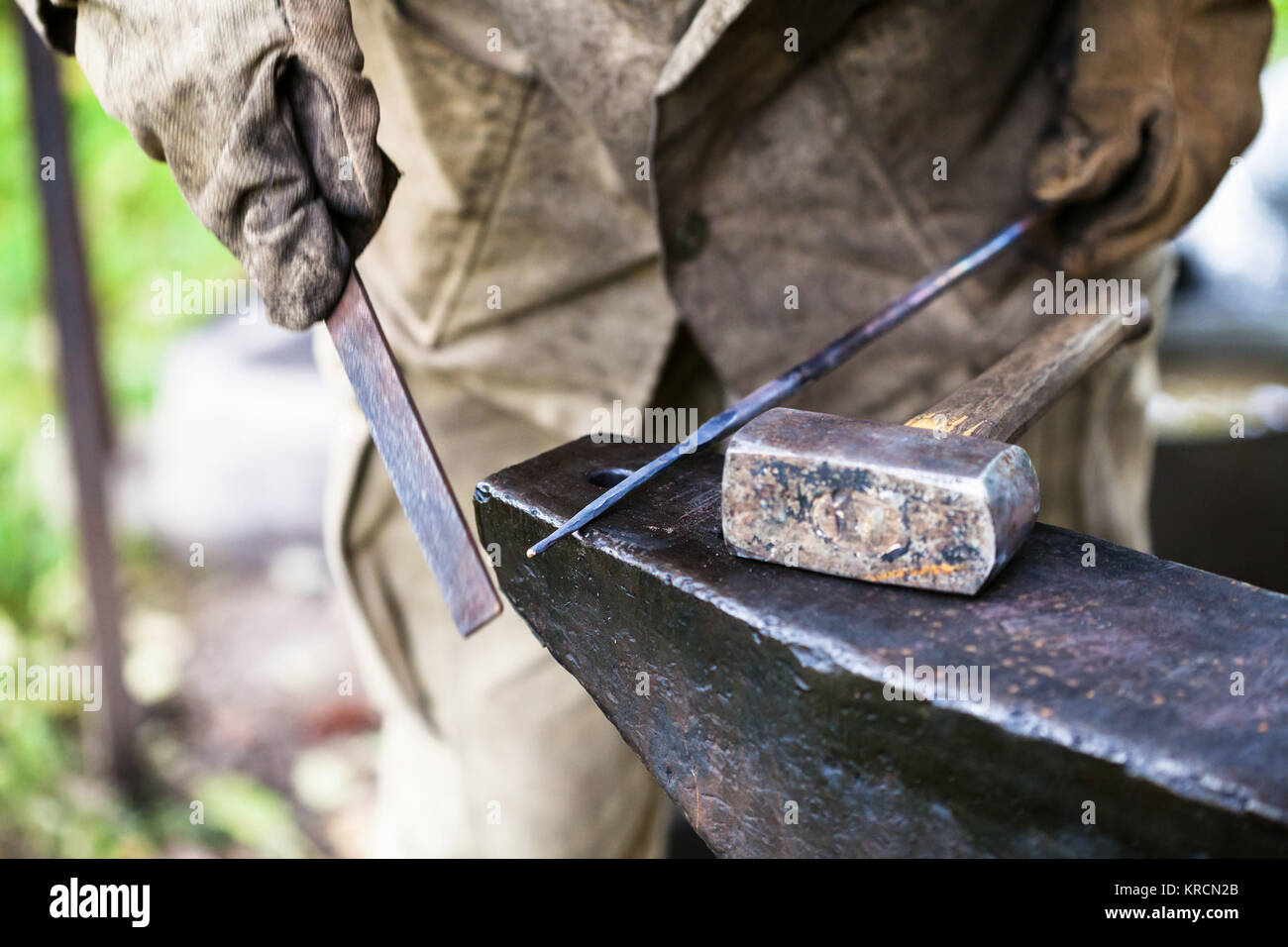 Anvil method hi-res stock photography and images - Alamy
