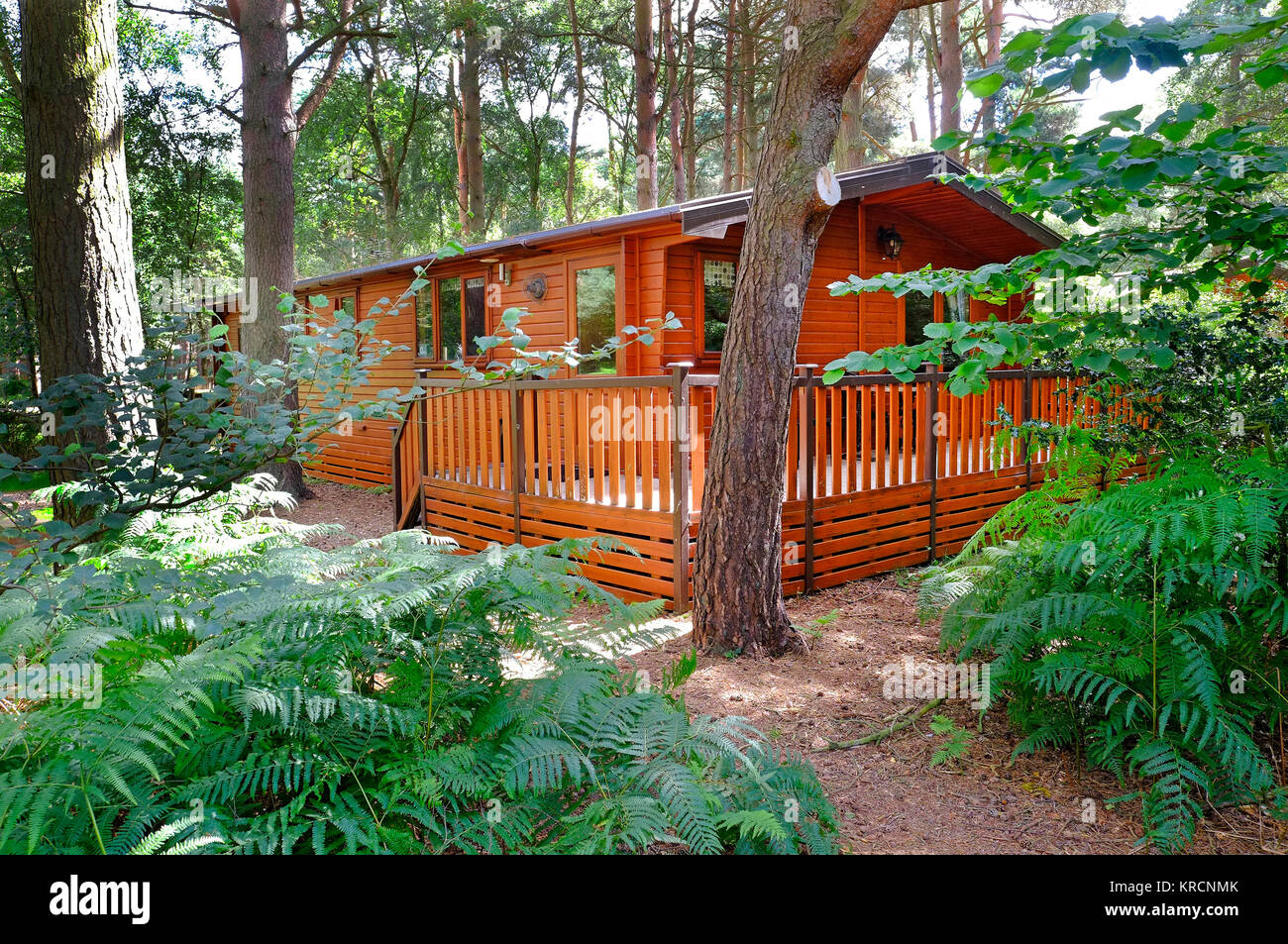 Log cabin exterior holiday home hi-res stock photography and images - Alamy