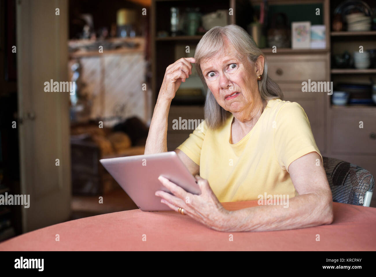 Frustrated annoyed woman confused computer hi-res stock photography and ...