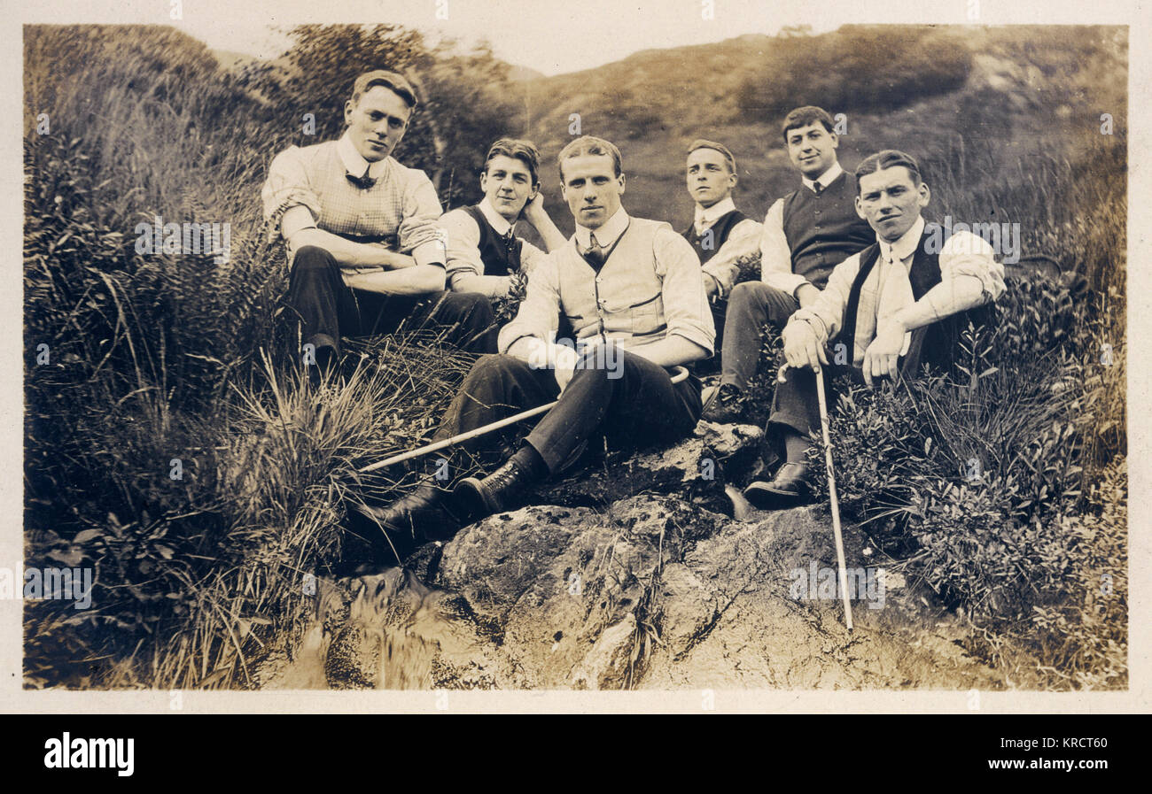 Edwardian men walk hi-res stock photography and images - Alamy