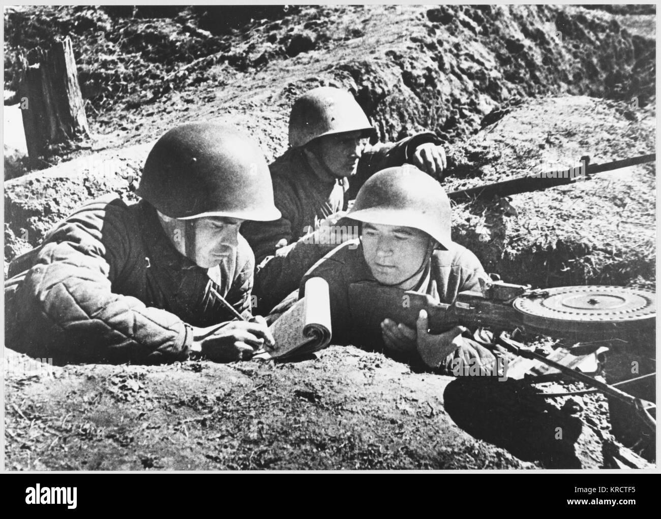 Reporter war hi-res stock photography and images - Alamy