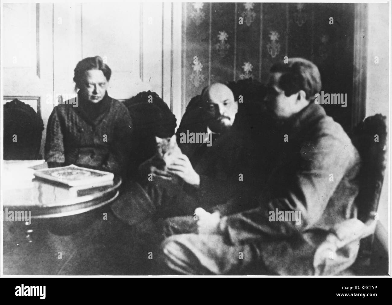 Vladimir lenin and cat hi-res stock photography and images - Alamy