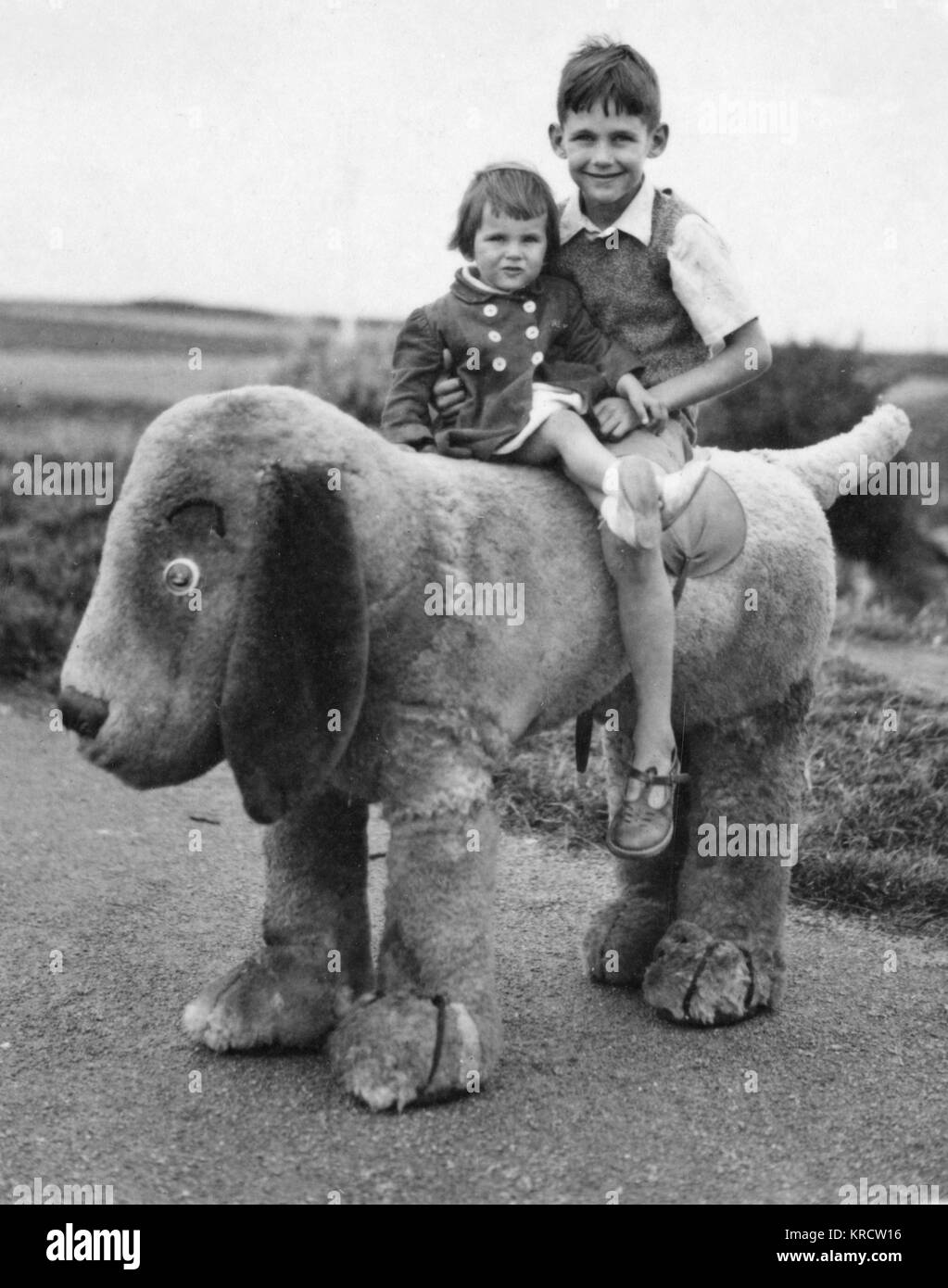 Children sister brother on Black and White Stock Photos & Images - Alamy