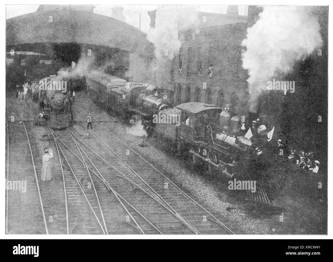 Train leaving hi-res stock photography and images - Alamy