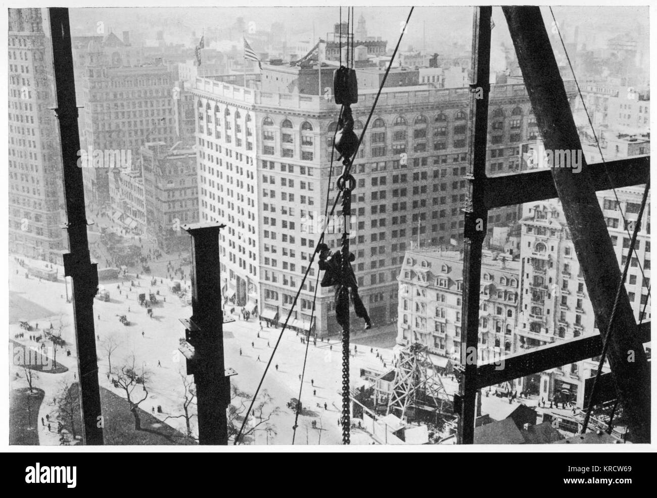 Skyscraper construction 1900 hi-res stock photography and images - Alamy