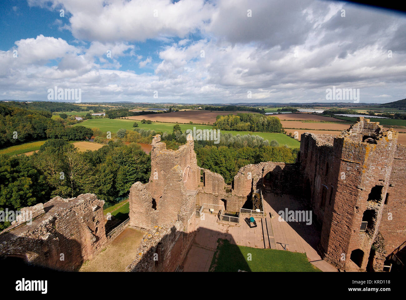 Goodrich castle herefordshire uk hi-res stock photography and images - Alamy