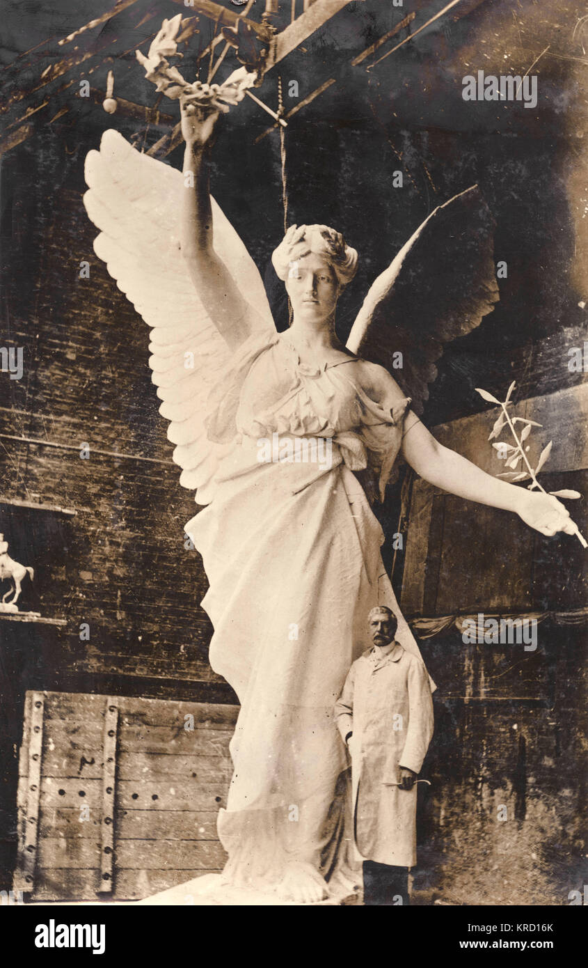 Adrian jones sculptor hi-res stock photography and images - Alamy