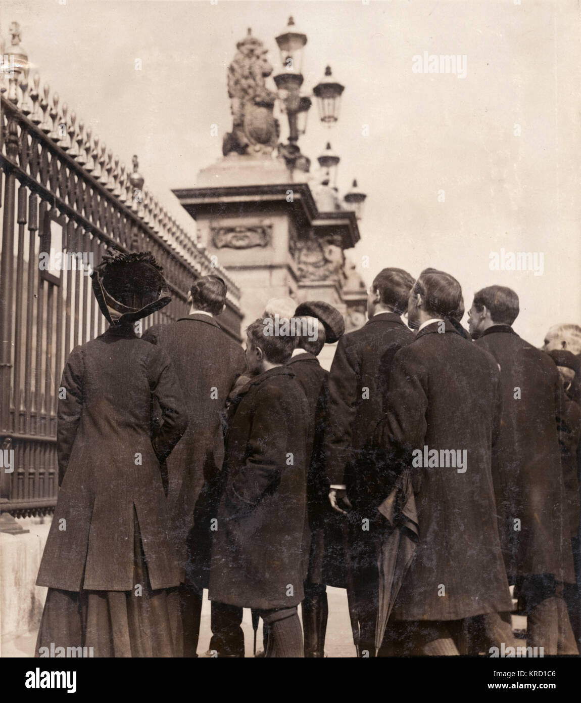 Death of Edward VII, Buckingham Palace, London Stock Photo - Alamy