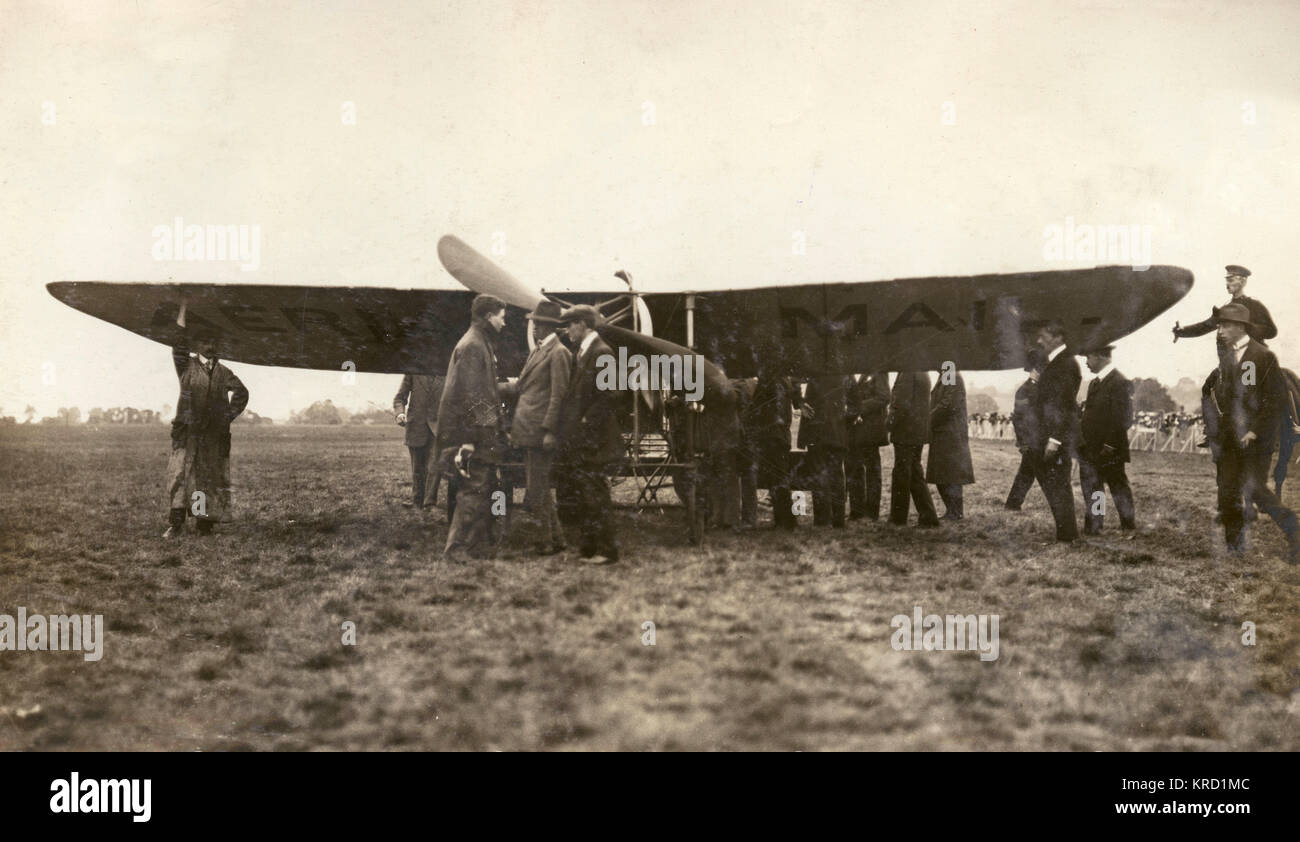 Gustav Hamel's plane ready to leave Hendon for Windsor Stock Photo - Alamy