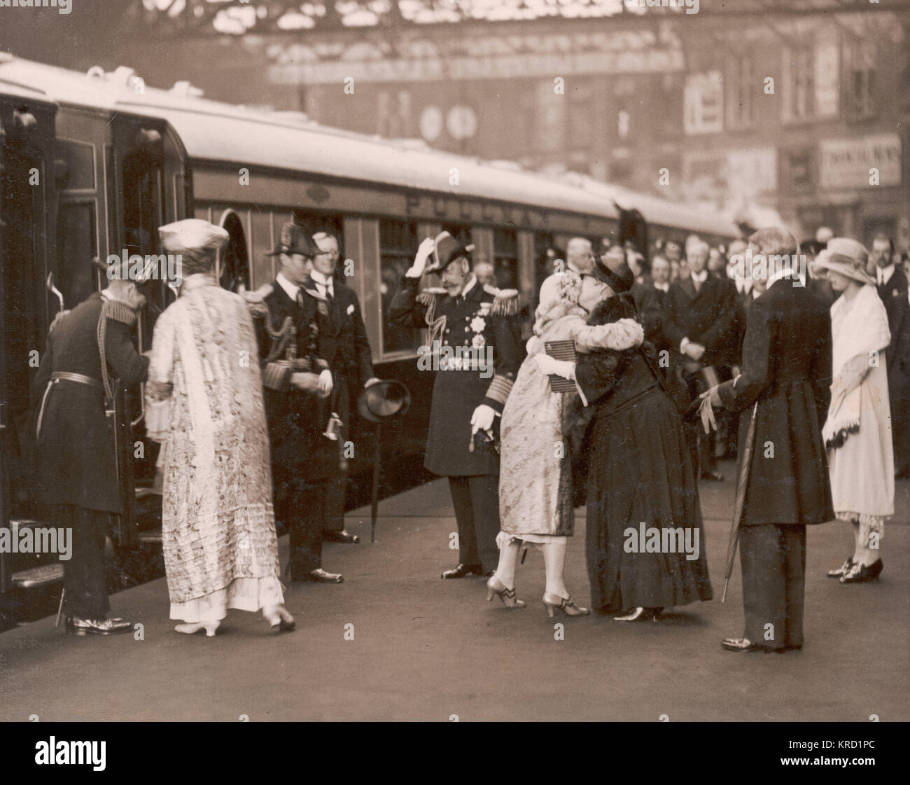 Family members arrive home hi-res stock photography and images - Alamy