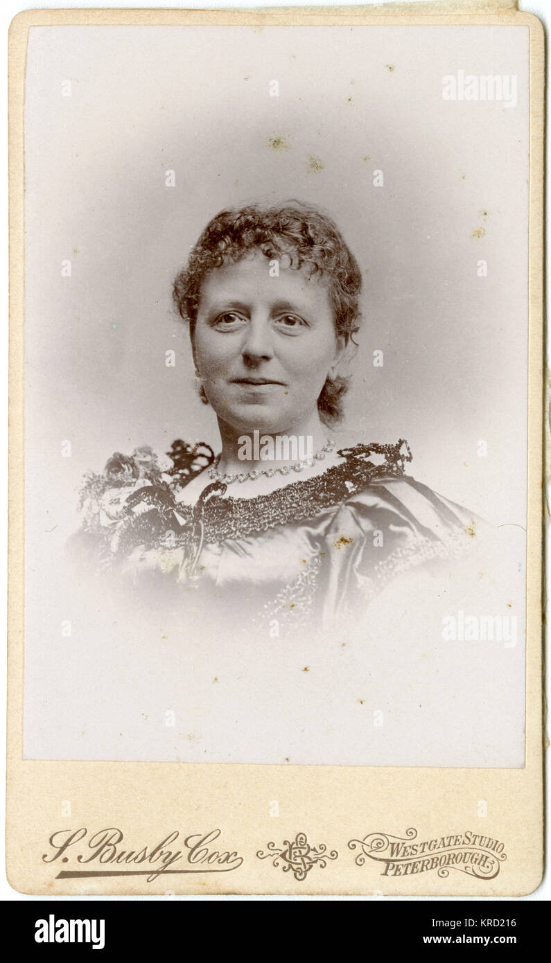 Victorian woman, head and shoulders portrait Stock Photo - Alamy