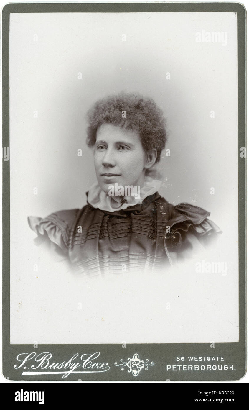 Victorian woman, head and shoulders portrait Stock Photo - Alamy