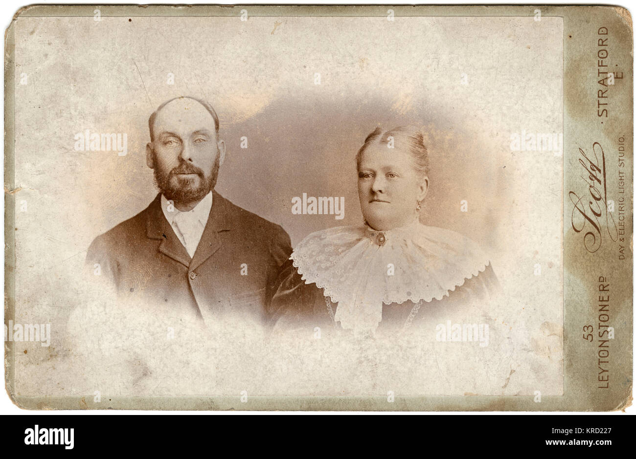 Middle aged victorian couple hi-res stock photography and images - Alamy