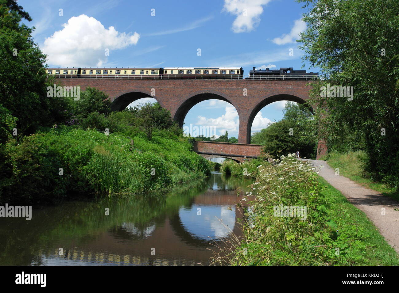 Train crossing a railway viaduct hi-res stock photography and images ...