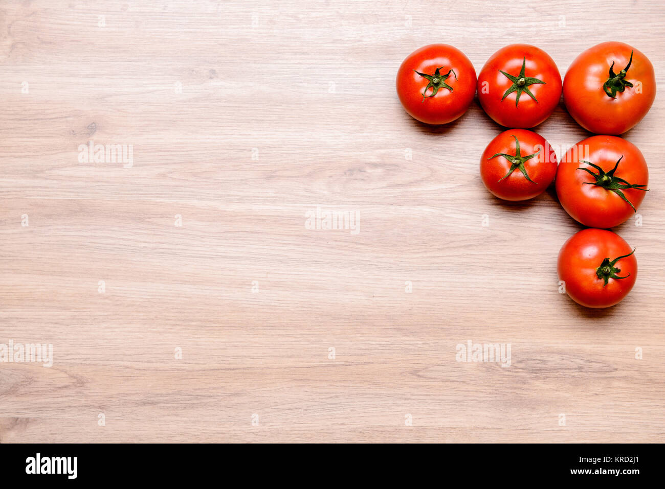 red tomatoes on wooden ground from above Stock Photo - Alamy