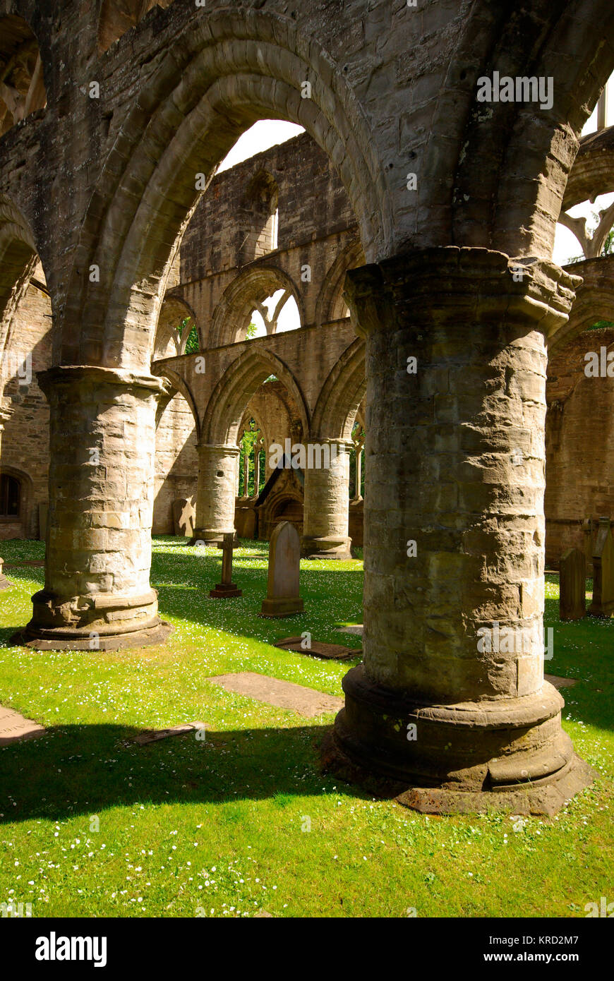 Scottish abbey ruins hi-res stock photography and images - Alamy