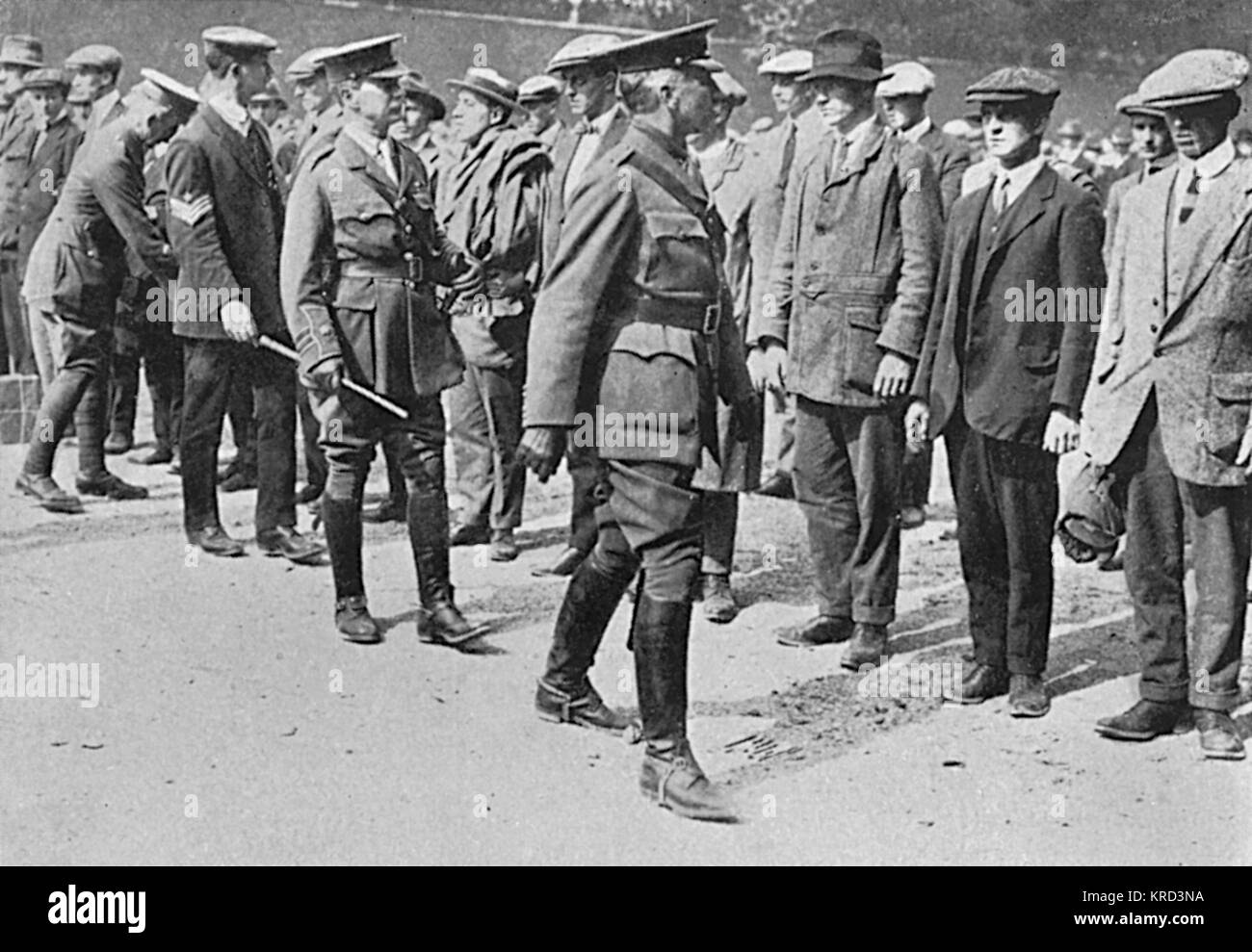Inspecting recruits at Tower of London, WW1 Stock Photo - Alamy