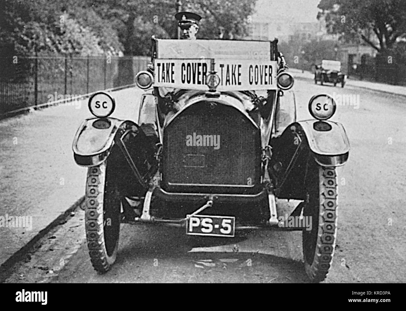 Cars warning sign in Black and White Stock Photos & Images - Alamy