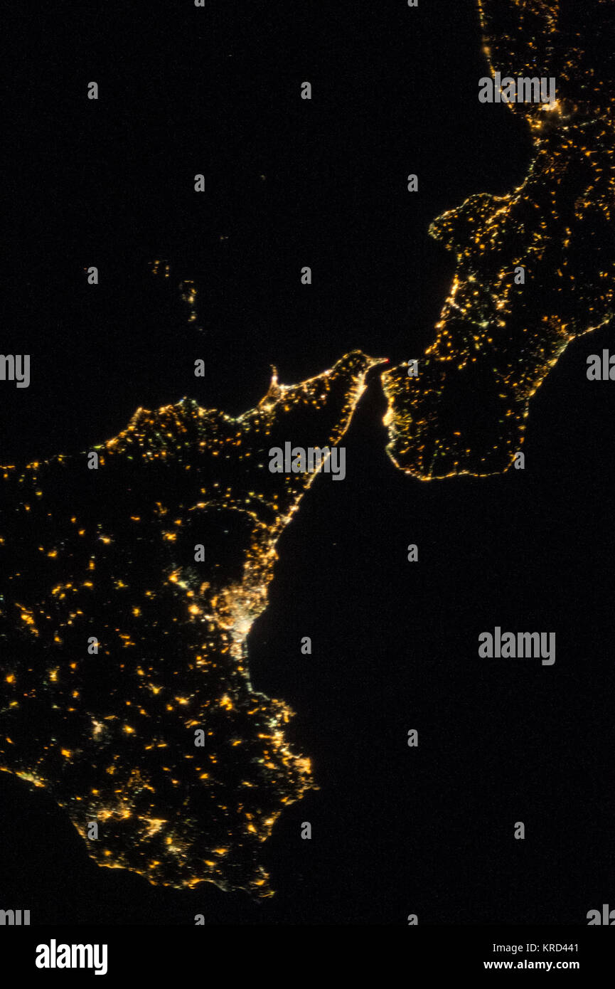 Straight of messina hi-res stock photography and images - Alamy