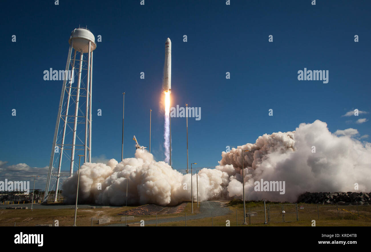 The Orbital Sciences Corporation Antares rocket, with the Cygnus cargo ...
