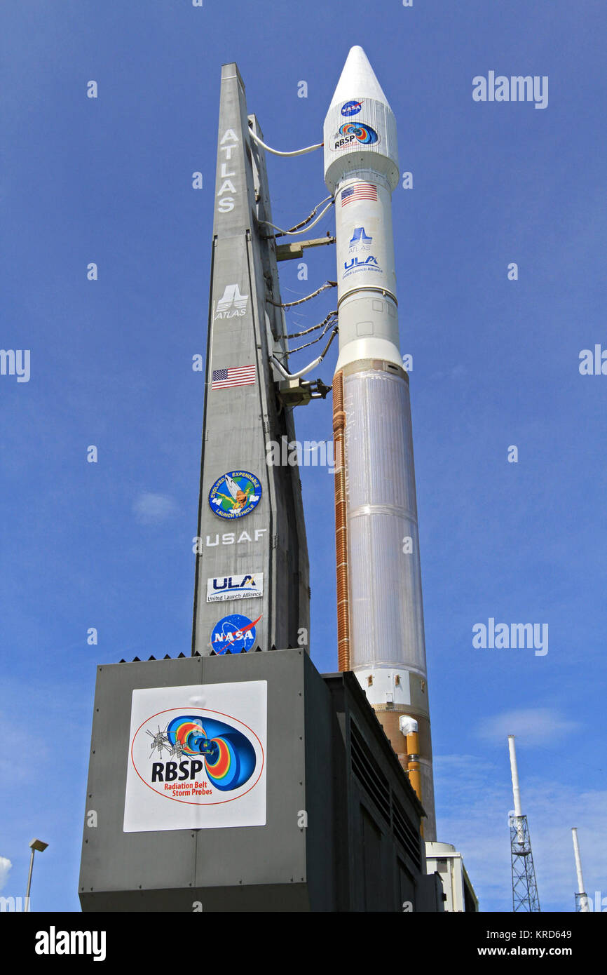 Atlas v 401 rocket hi-res stock photography and images - Alamy