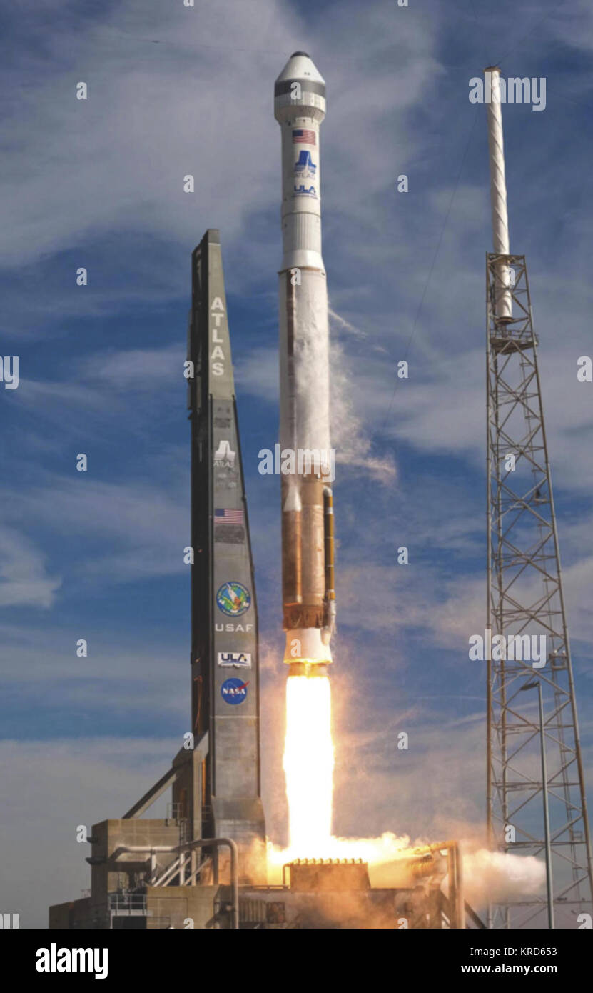 Atlas V rocket with commercial crew capsule (concept Stock Photo - Alamy